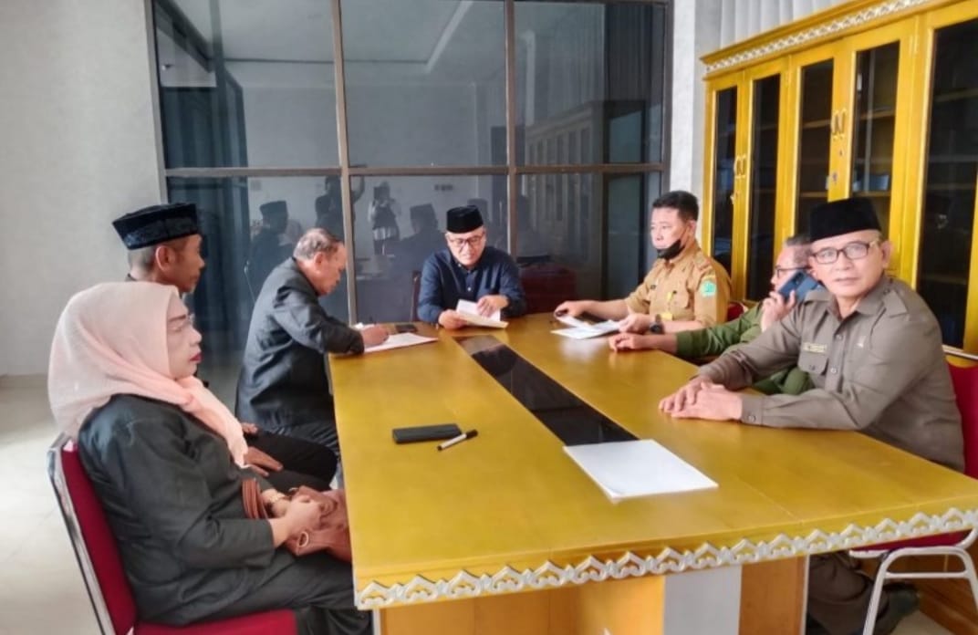 SK Gubernur Sultra Terbit, Suharto Gantikan Almarhumah Murni Tombili Sebagai Anggota DPRD Konawe ...