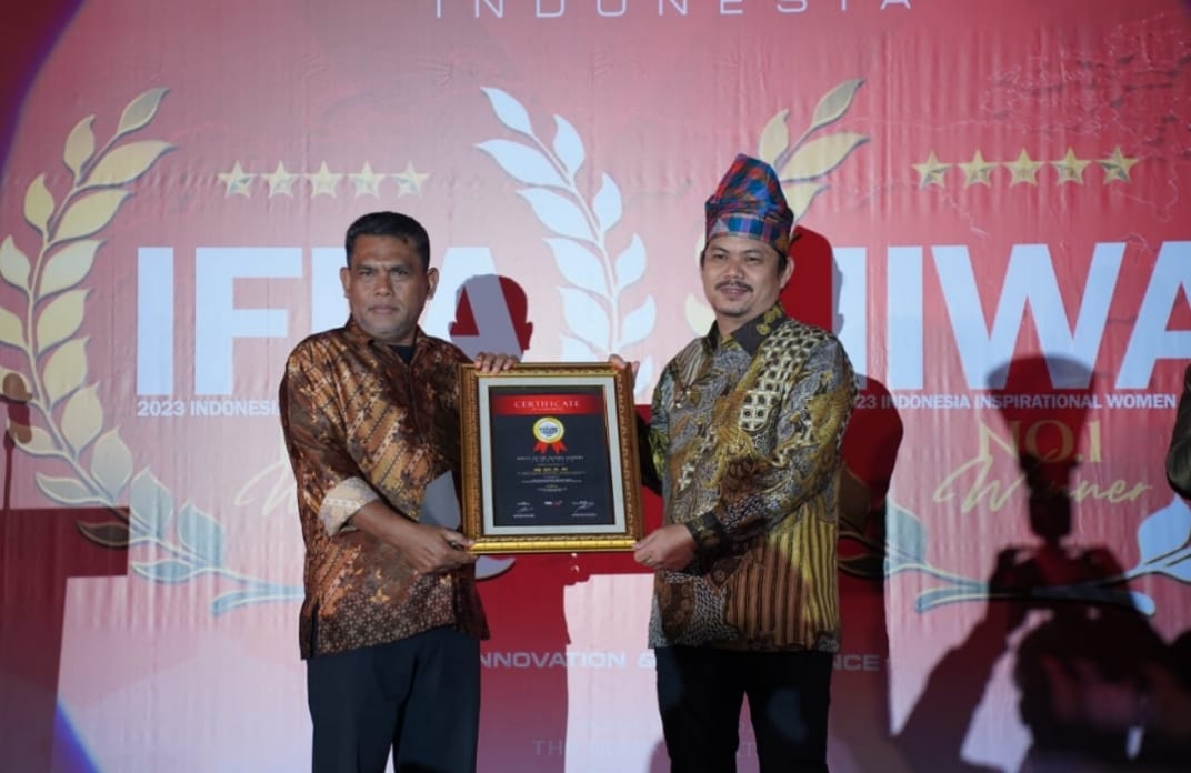 Abdul Azis Diganjar Penghargaan Tokoh Inovatif oleh Seven Media Asia